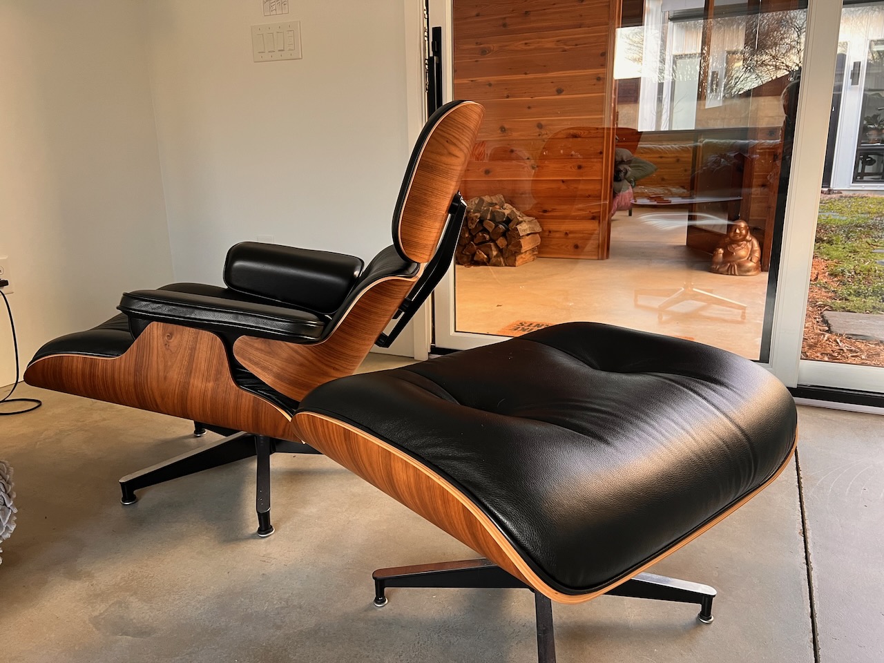 Black 2021 Herman Miller Eames Lounge Chair & Ottoman (2746) - Eames.com